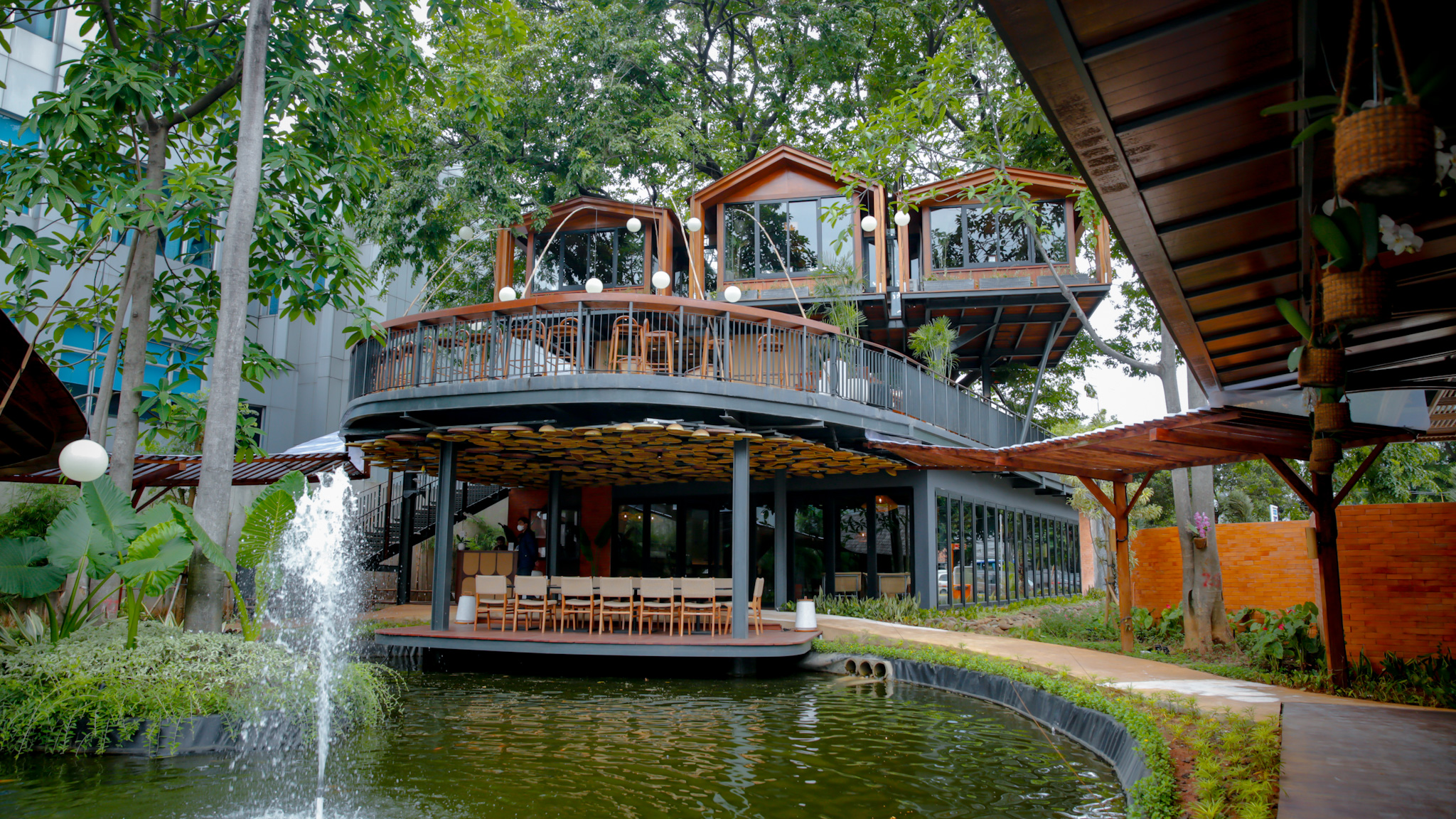 Talaga Sampireun - Restoran Sunda & Restoran Keluarga