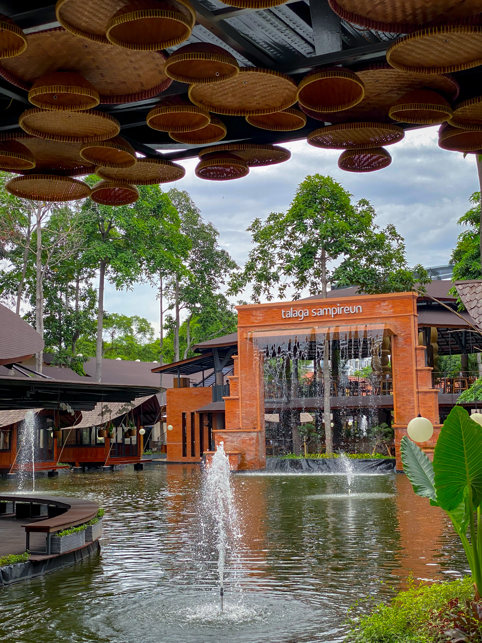 Talaga Sampireun - Restoran Sunda & Restoran Keluarga