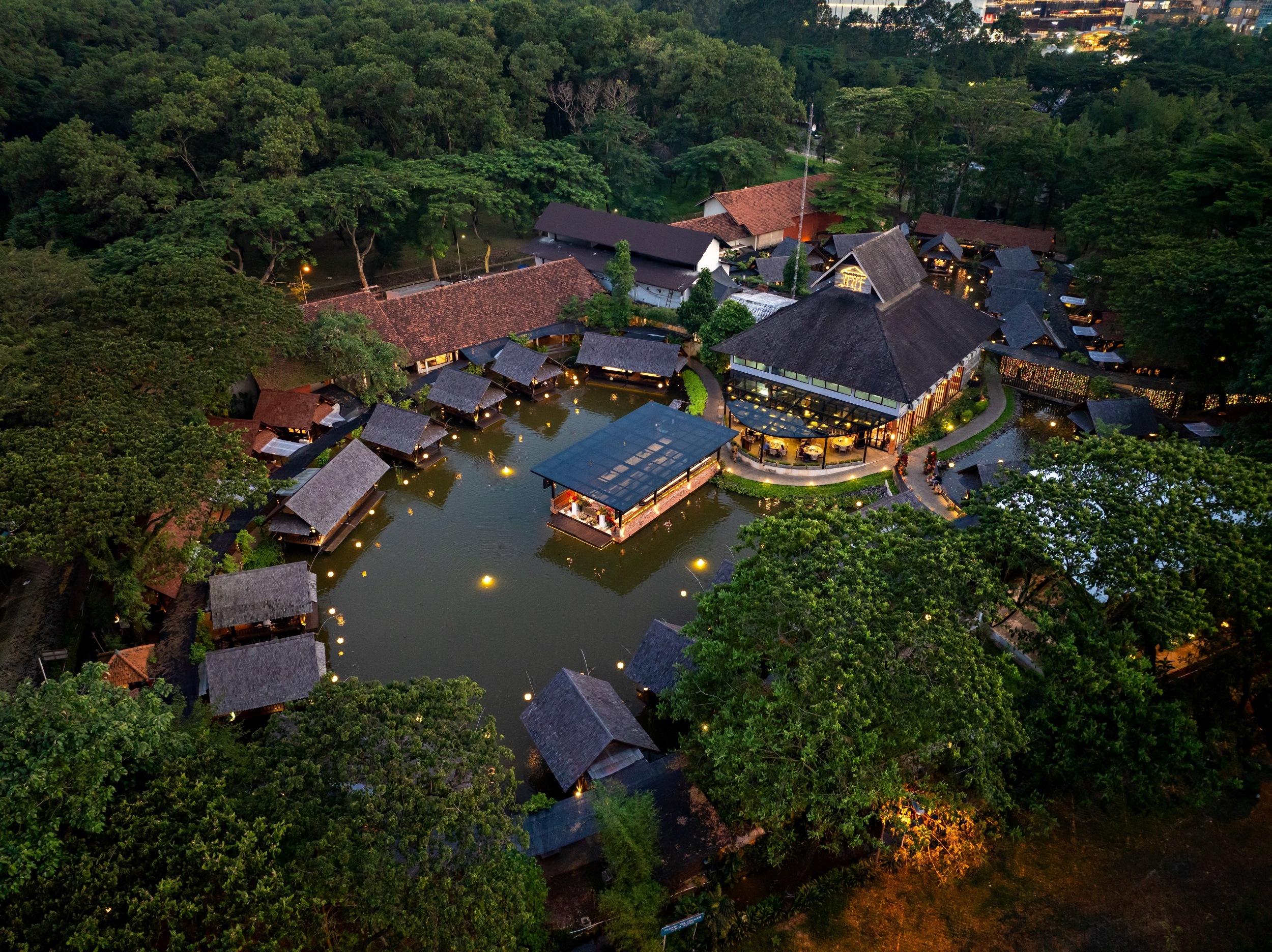 Talaga Sampireun - Restoran Sunda & Restoran Keluarga